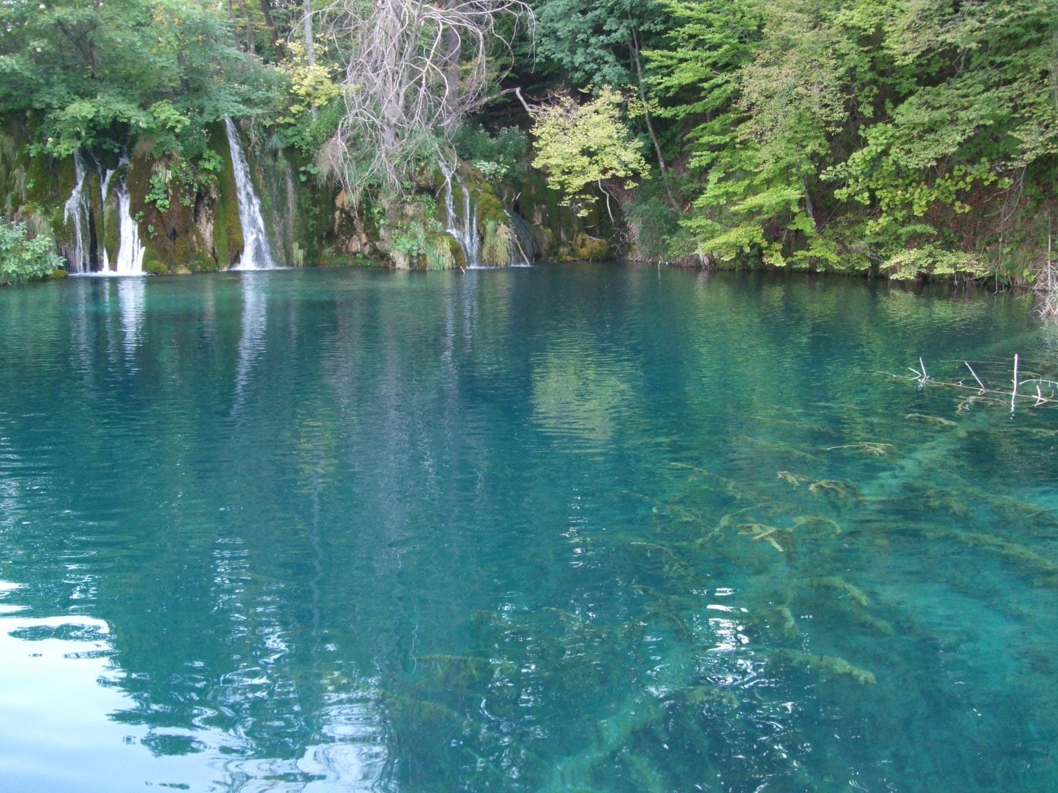28 of the Most Beautiful Lakes in the World | Routinely Nomadic